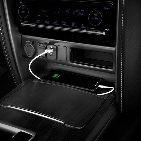 Fortuner - ที่ชาร์จภายในรถยนต์ (USB) - Toyota Accessories
